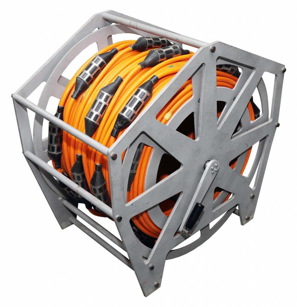 Borehole Seismic Hydrophone and Geophone Streamer for vertical seismic