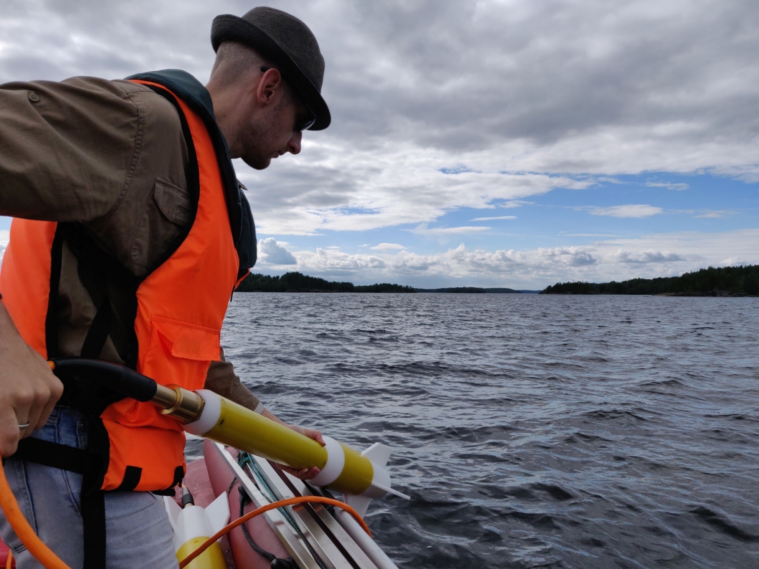 Marine magnetometer mapping of ocean and freshwater targets