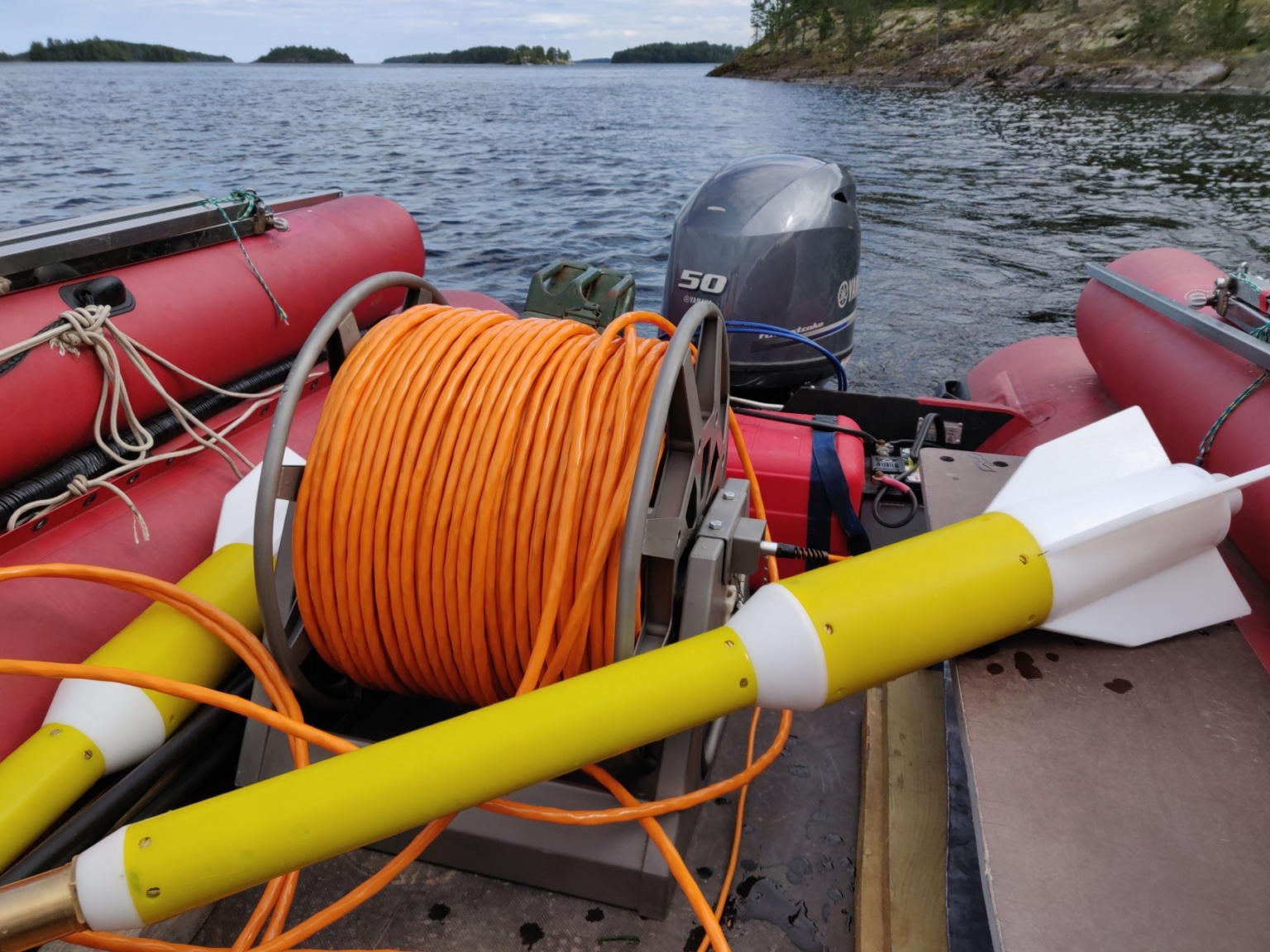 Marine magnetometer mapping of ocean and freshwater targets