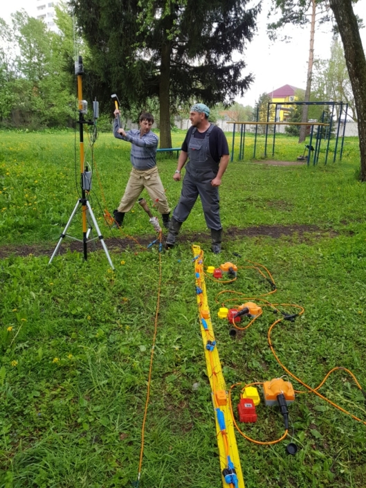 Land Seismic Streamer for Engineering Refraction and MASW