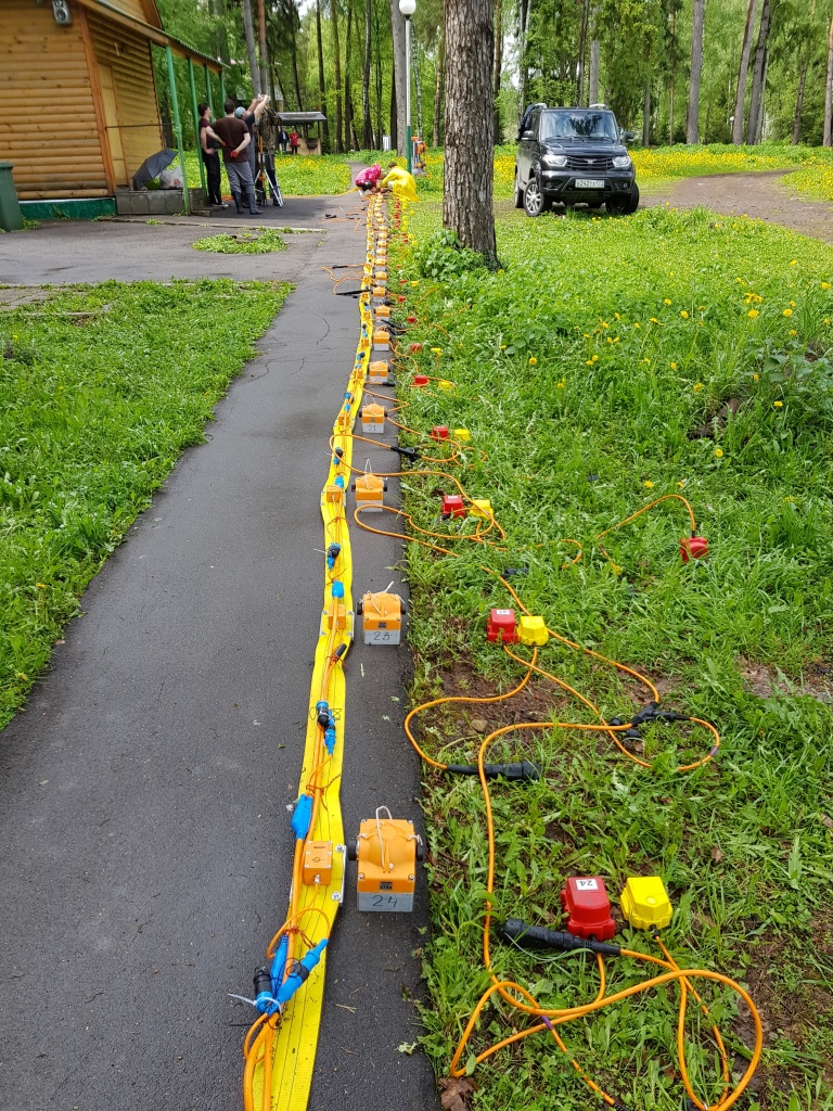 Land Seismic Streamer for Engineering Refraction and MASW